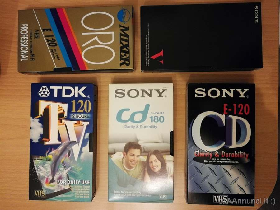 Videocassette VHS da 120, 180, 240 minuti e custodie - Torino